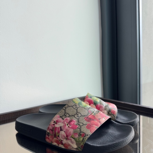 Gucci | Shoes | Gucci Gg Blooms Supreme Slides | Poshmark